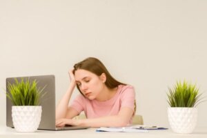 Best 30 Low-Stress Jobs That Pay Well Without a Degree - Money Bliss