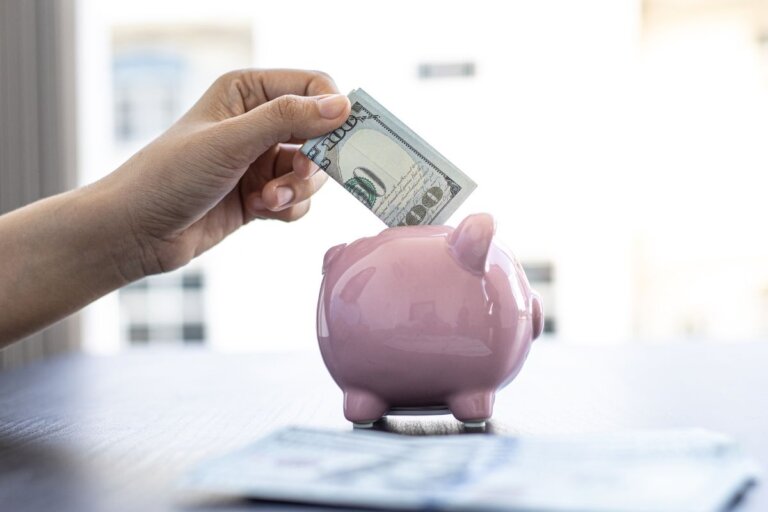 Smart Tips to Reach $5,000 in Savings in 6 Months - Money Bliss