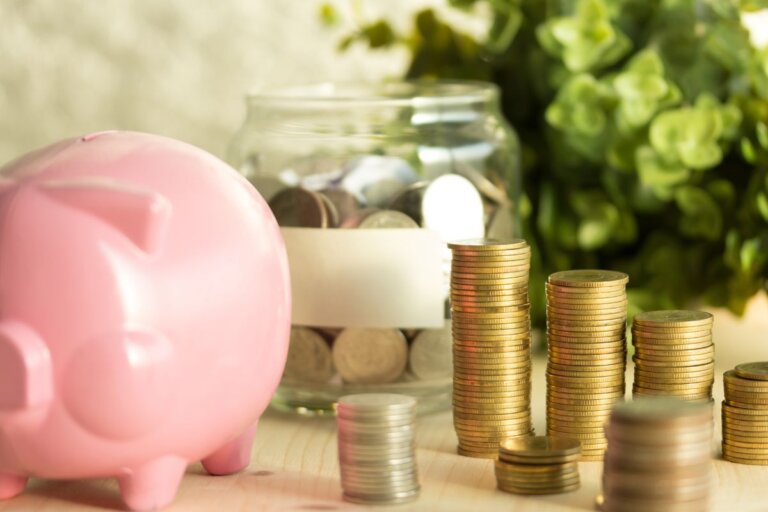 15 Genius Tips to Quickly Save Money in your 20s - Money Bliss