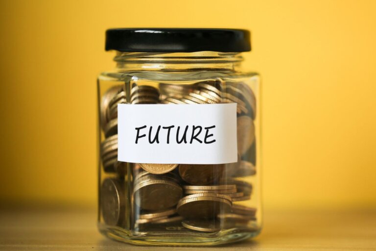 15 Genius Tips to Quickly Save Money in your 20s - Money Bliss