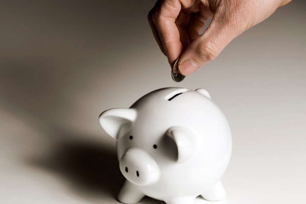 Saving Money Tips for Beginners That Actually Work - Money Bliss